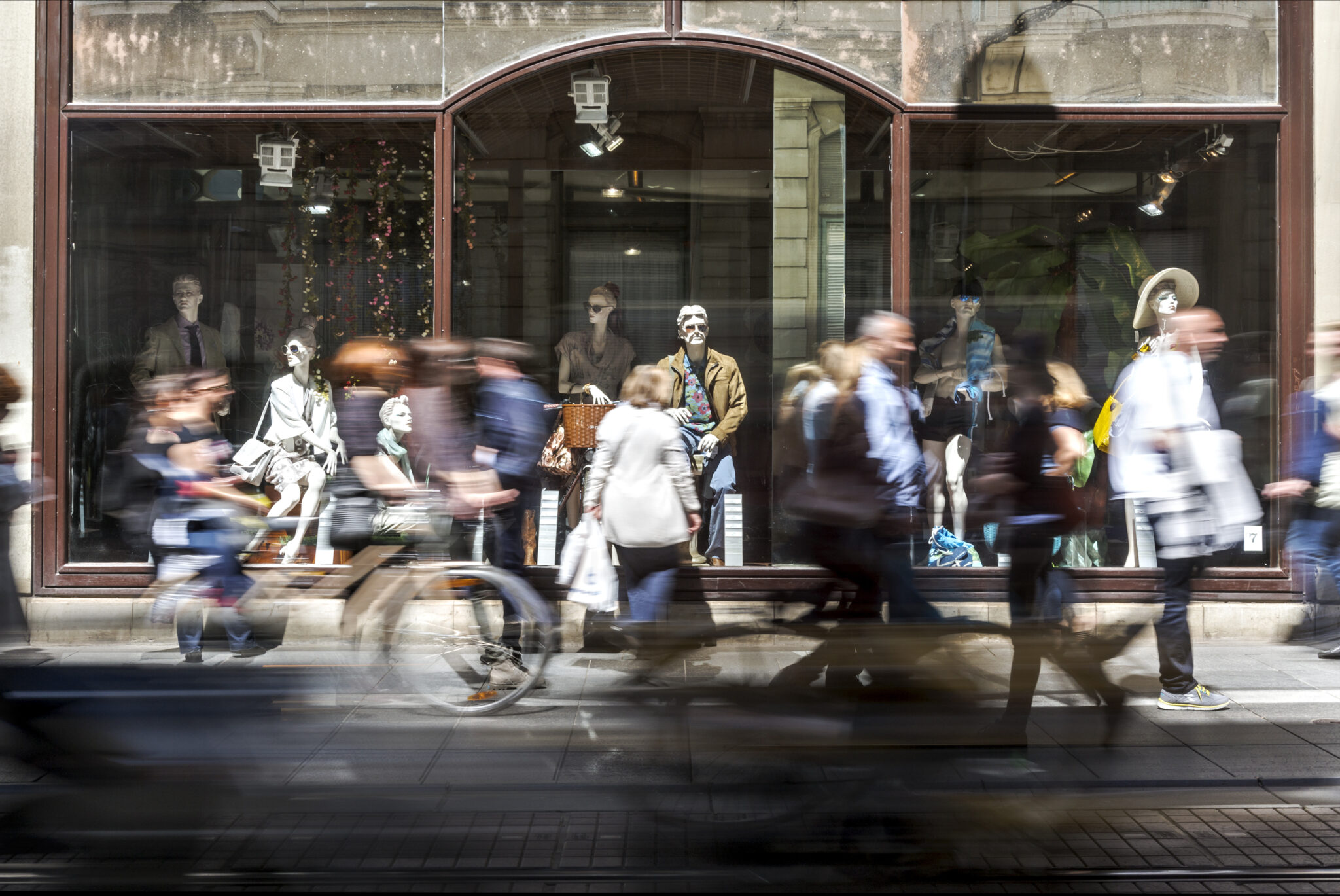 12 Cost-Effective Strategies to Increase Store Traffic